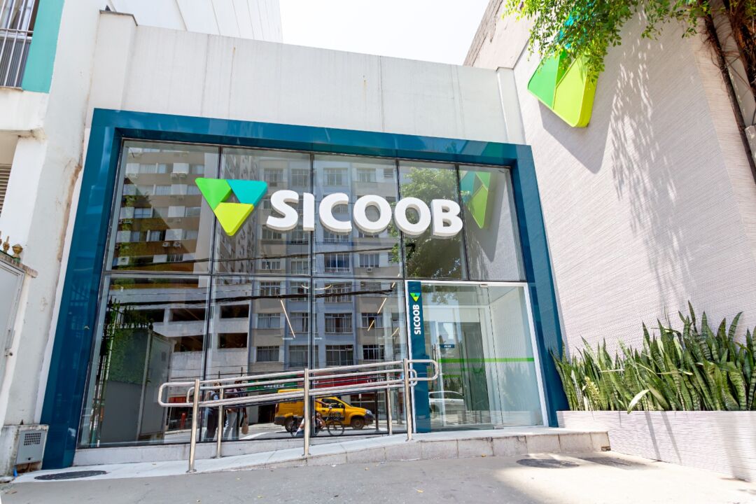 Sicoob se consolida entre as 10 maiores instituições financeiras do ...